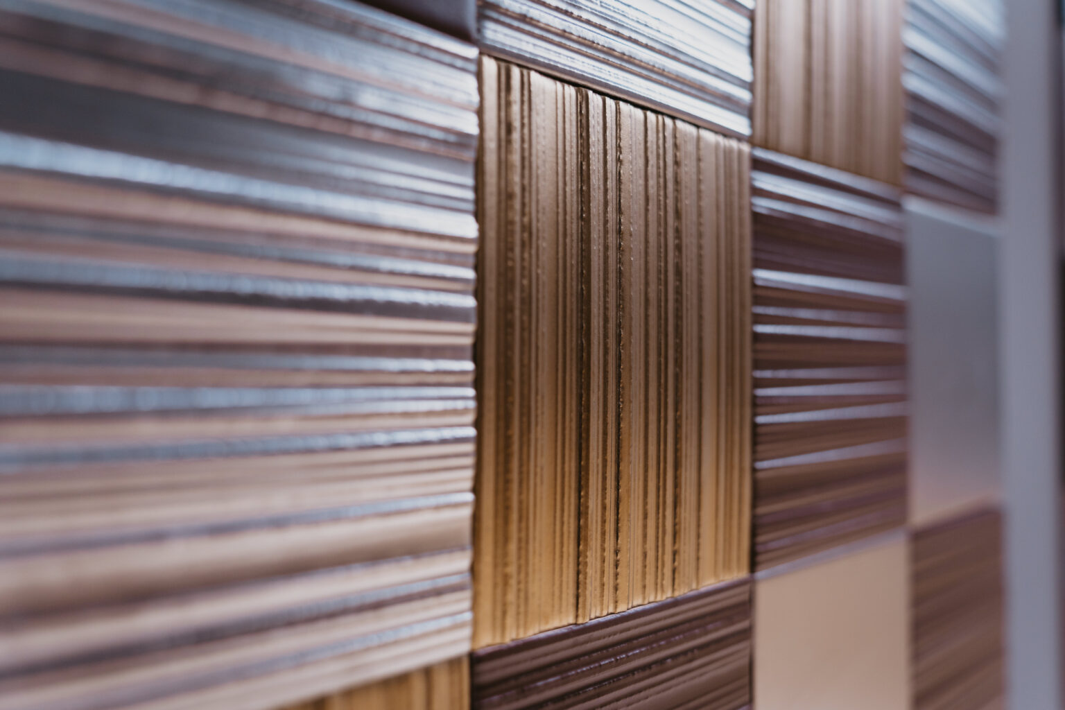 Dynamic Ceramic Tile Surfaces Inthetile